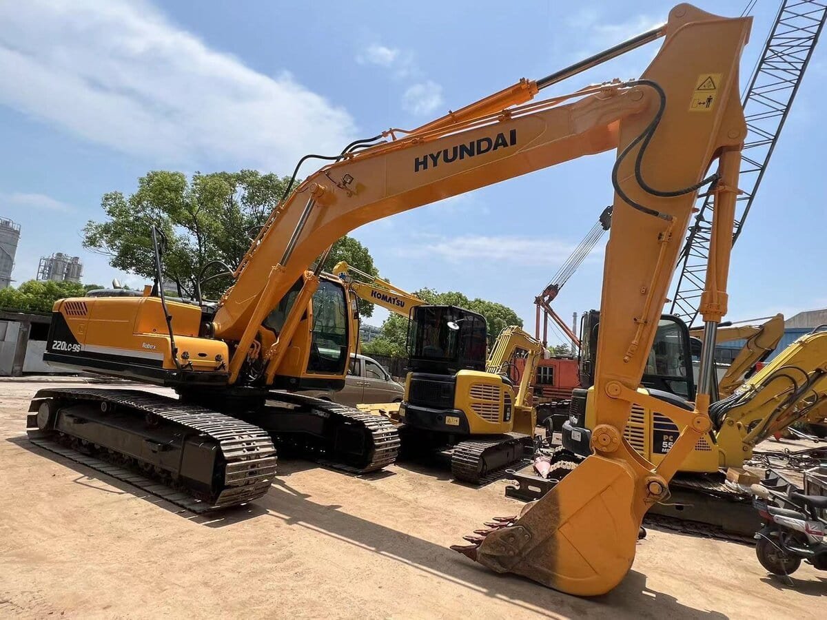 Used Hyundai 220 Excavator for Sale 22 Ton Excavator